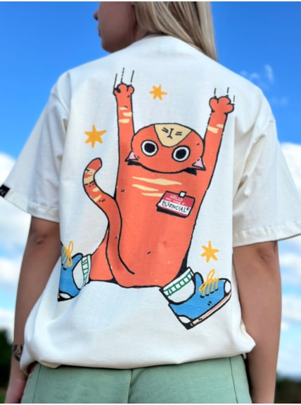 Camiseta Gato Essencial - Off-White - Frente e Verso - HIPPIE ARTESANATOS
