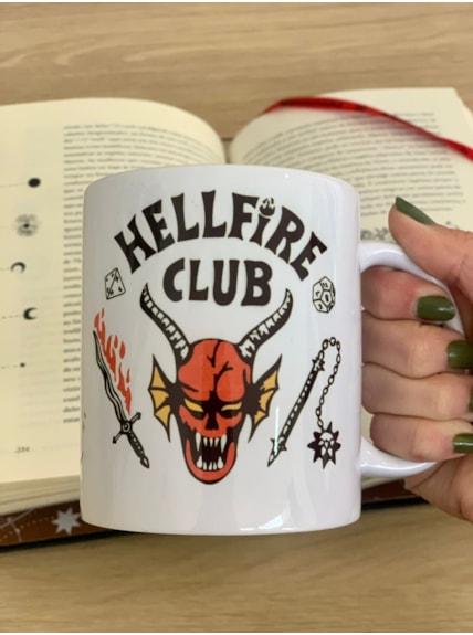 Caneca Hellfire Club - Stranger Things - HIPPIE ARTESANATOS